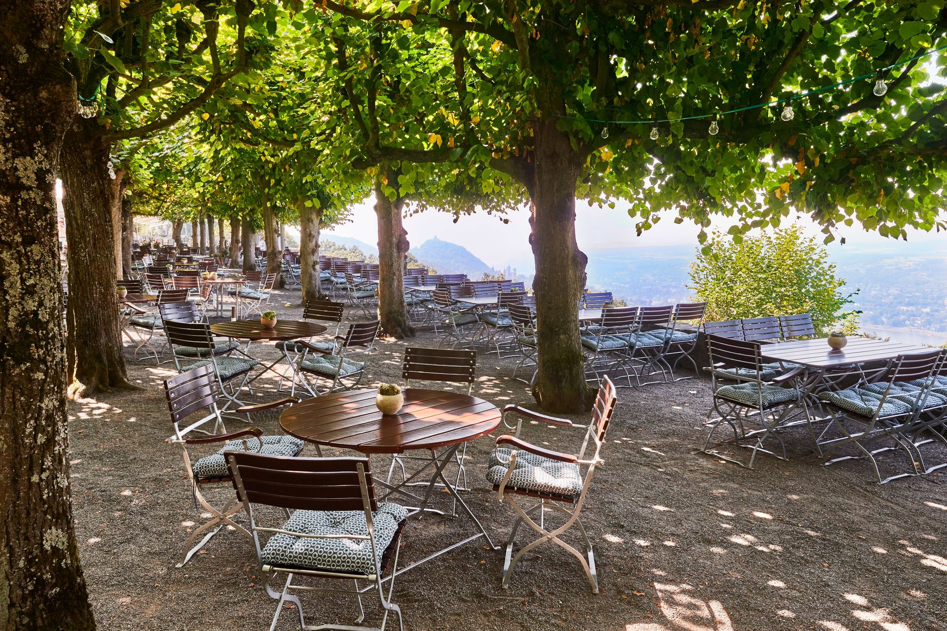 Biergarten - Steigenberger Icon Grandhotel Petersberg