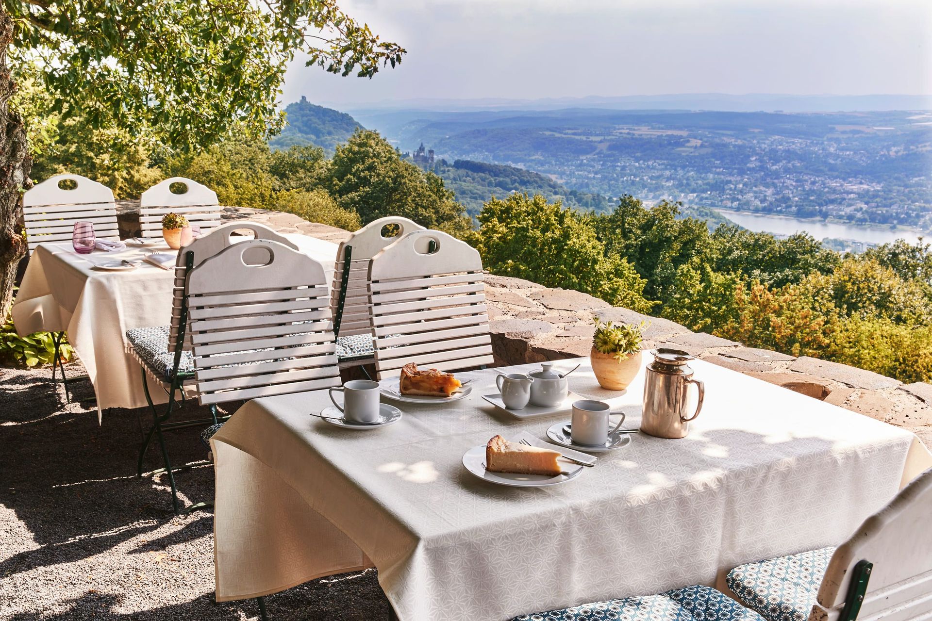 Biergarten - Steigenberger Icon Grandhotel Petersberg