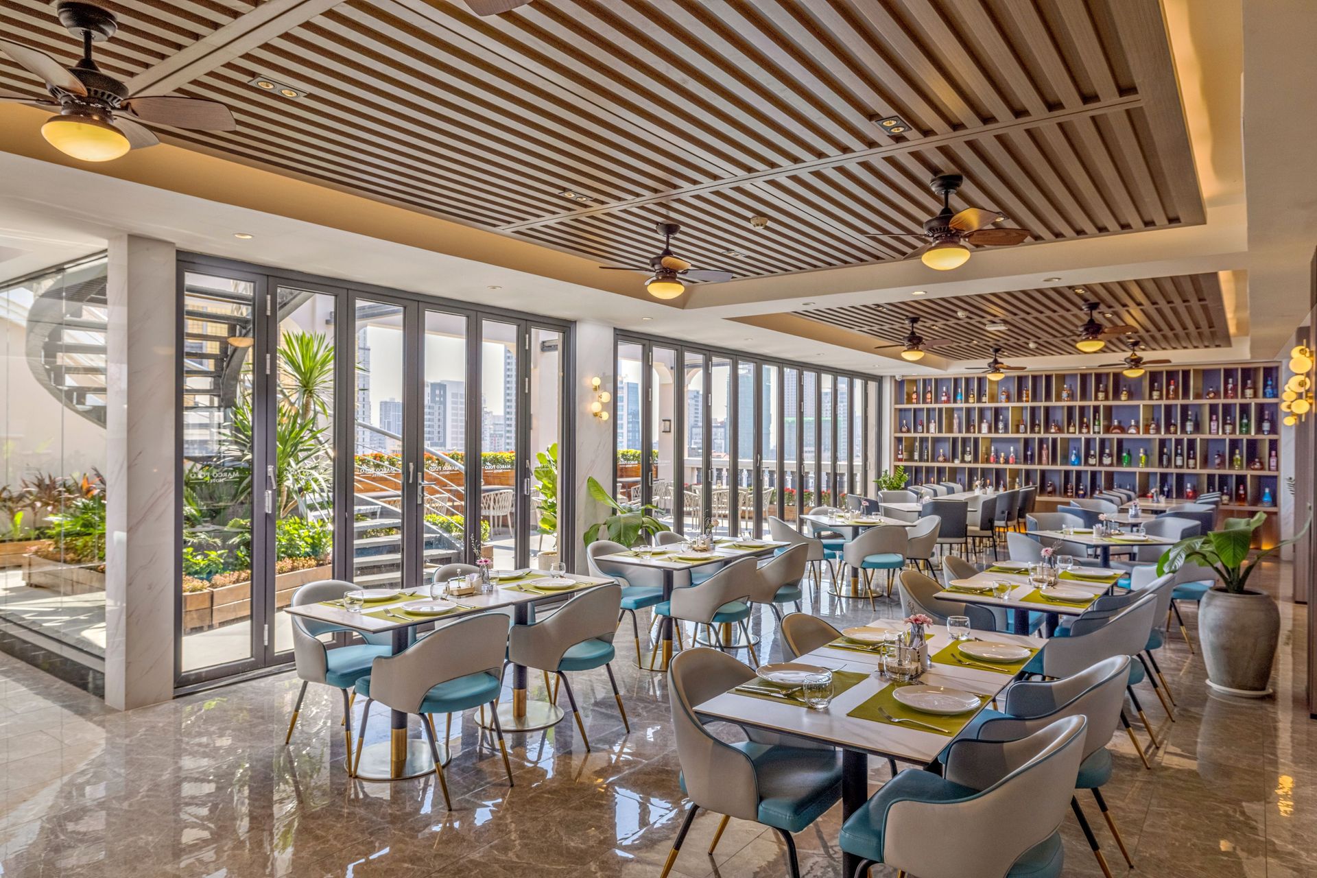 Restaurant & Bar in Phnom Phen | MAXX Phnom Phen Downtown
